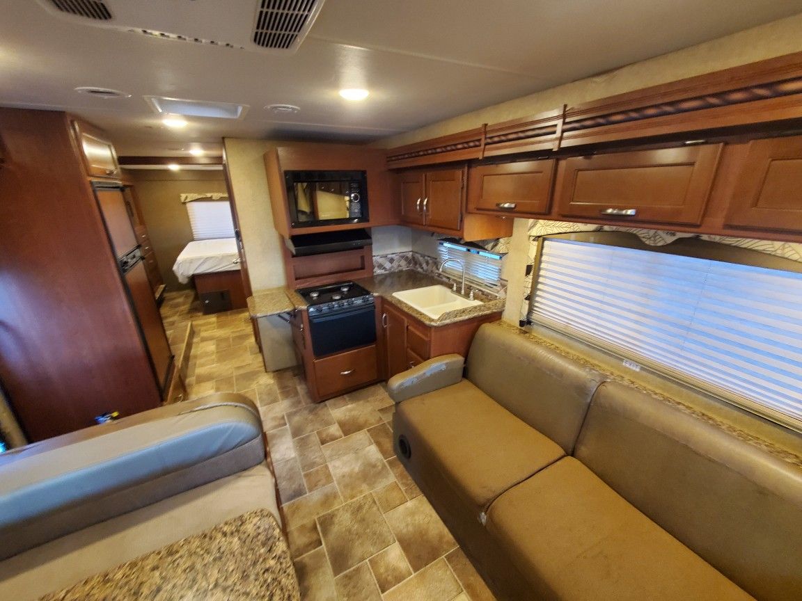 2017 Freedom Elite 30 ft Class C RV motorhome sleeps 10 2 slides 110k ...