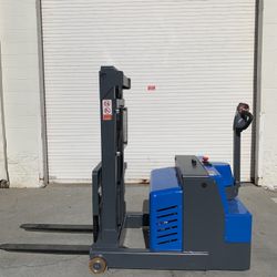 Blue Giant Pallet Stacker