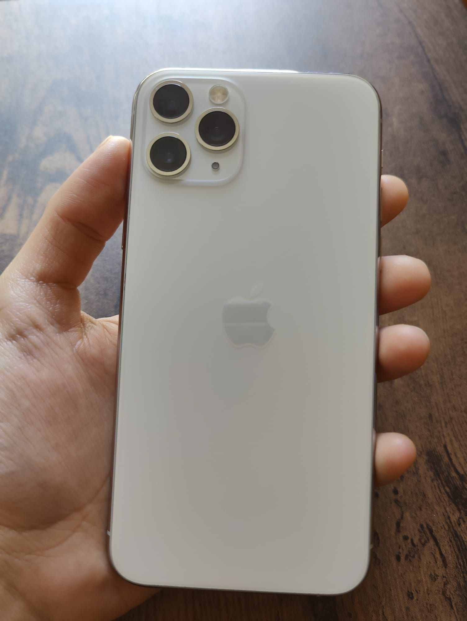 Iphone 11 pro silver 512GB unlocked for Sale in Raleigh, NC - OfferUp