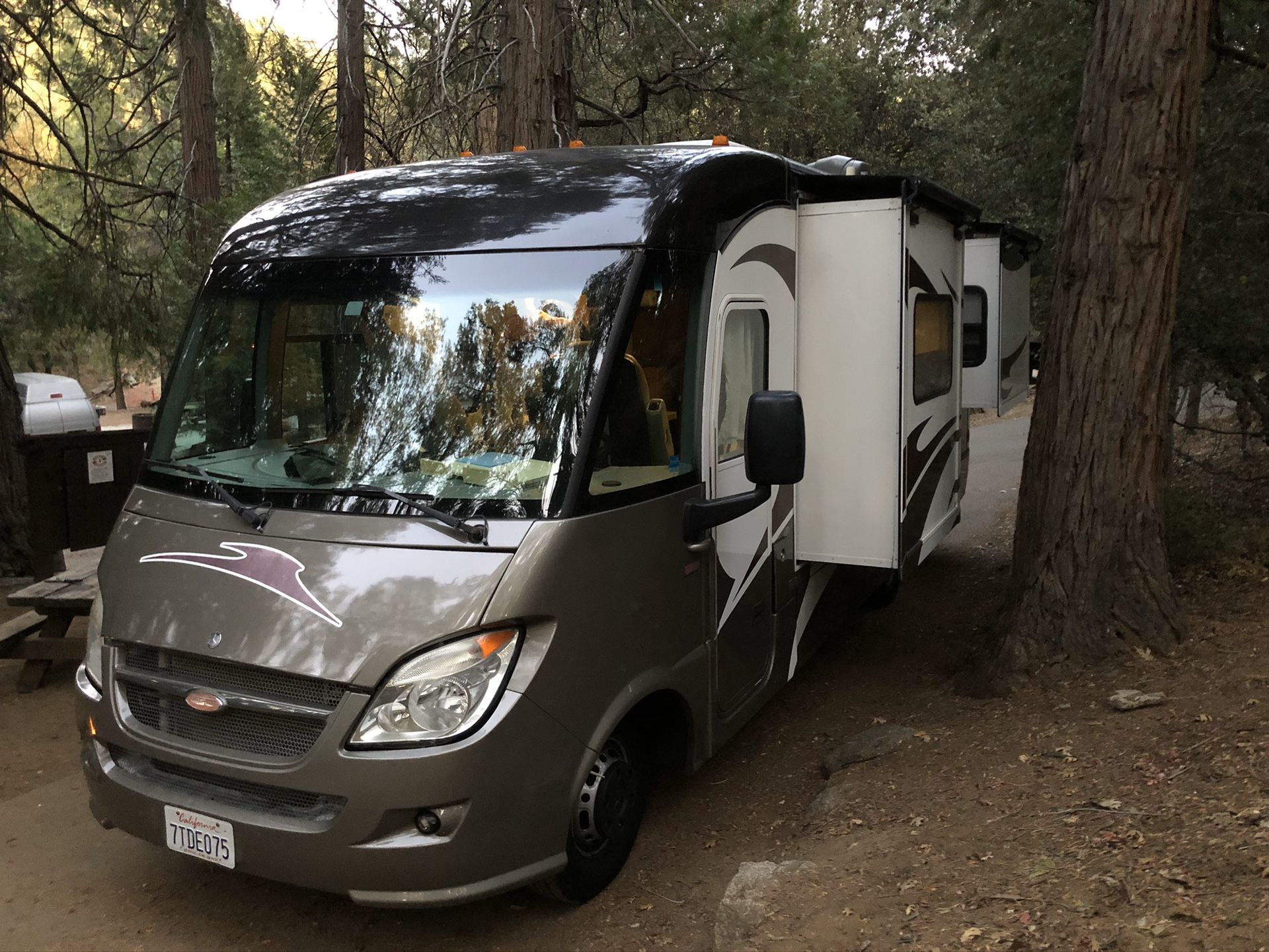 2011 Winnebago Via 25q Motorhome RV - Mercedes Benz for Sale in ...