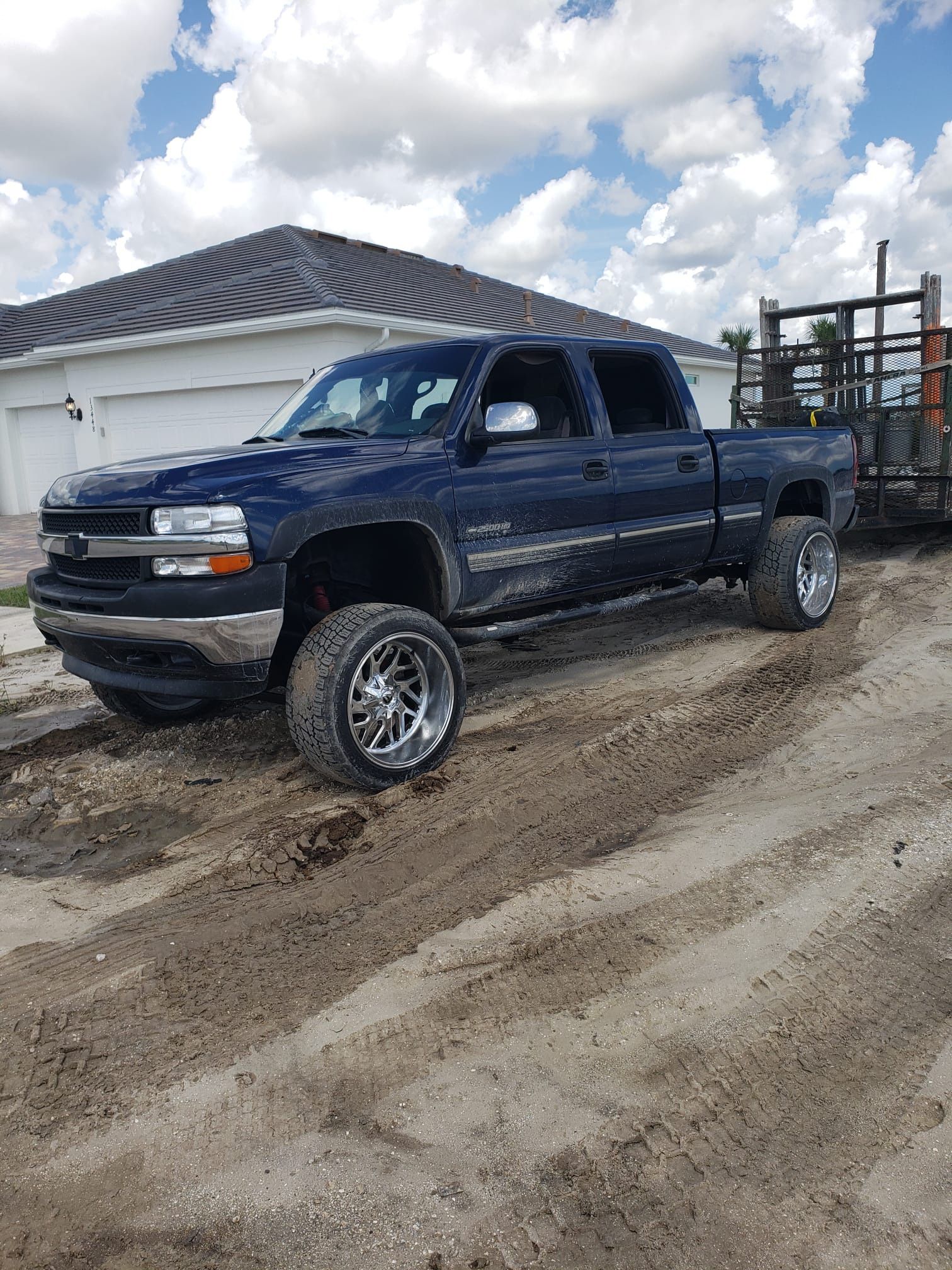 2001 Chevrolet Silverado 2500 for Sale in Lake Worth, FL - OfferUp