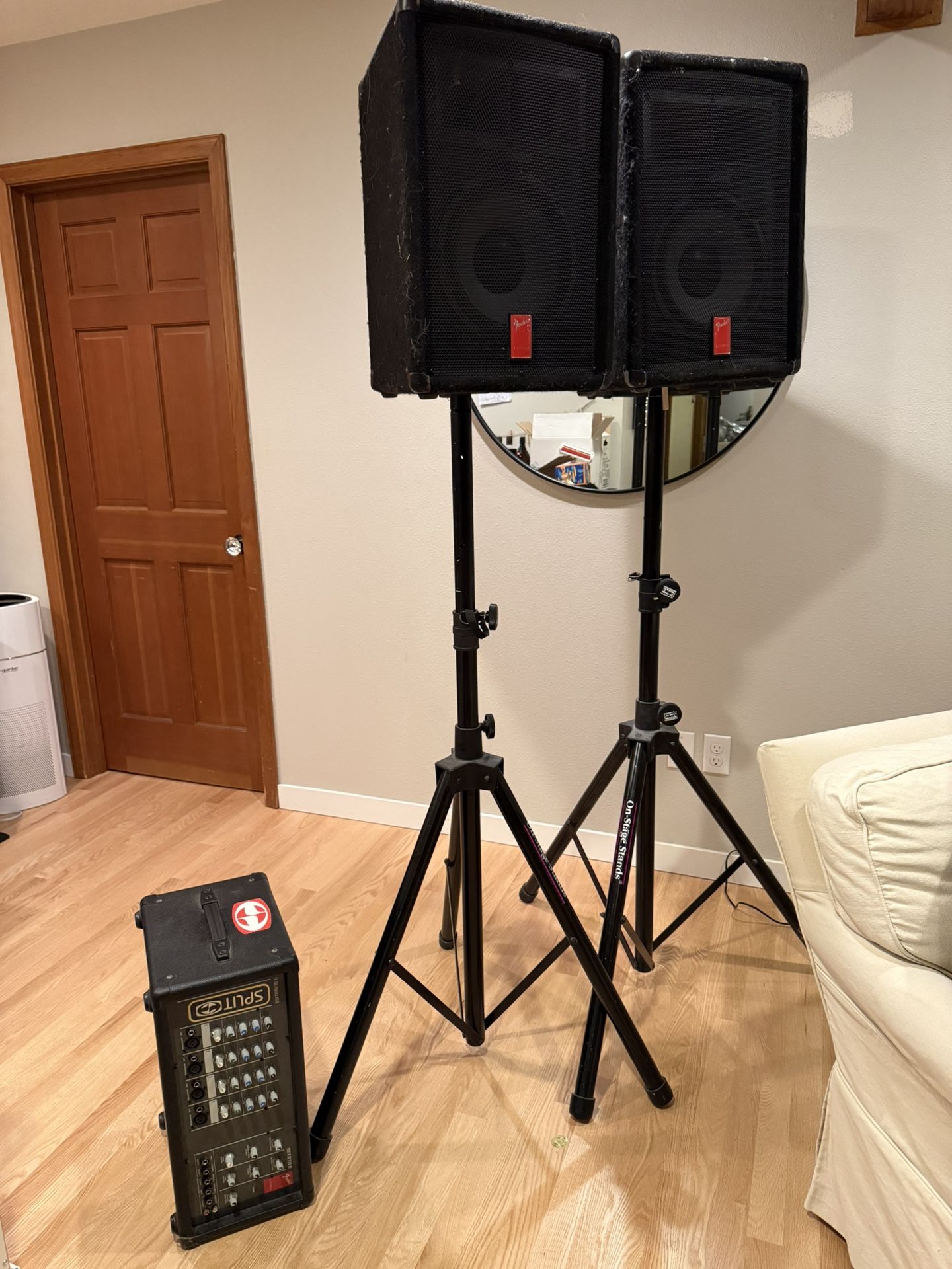 Pending Pickup **** Fender LX-1504 4 Channel 150 Watt Powered Mixer And ...