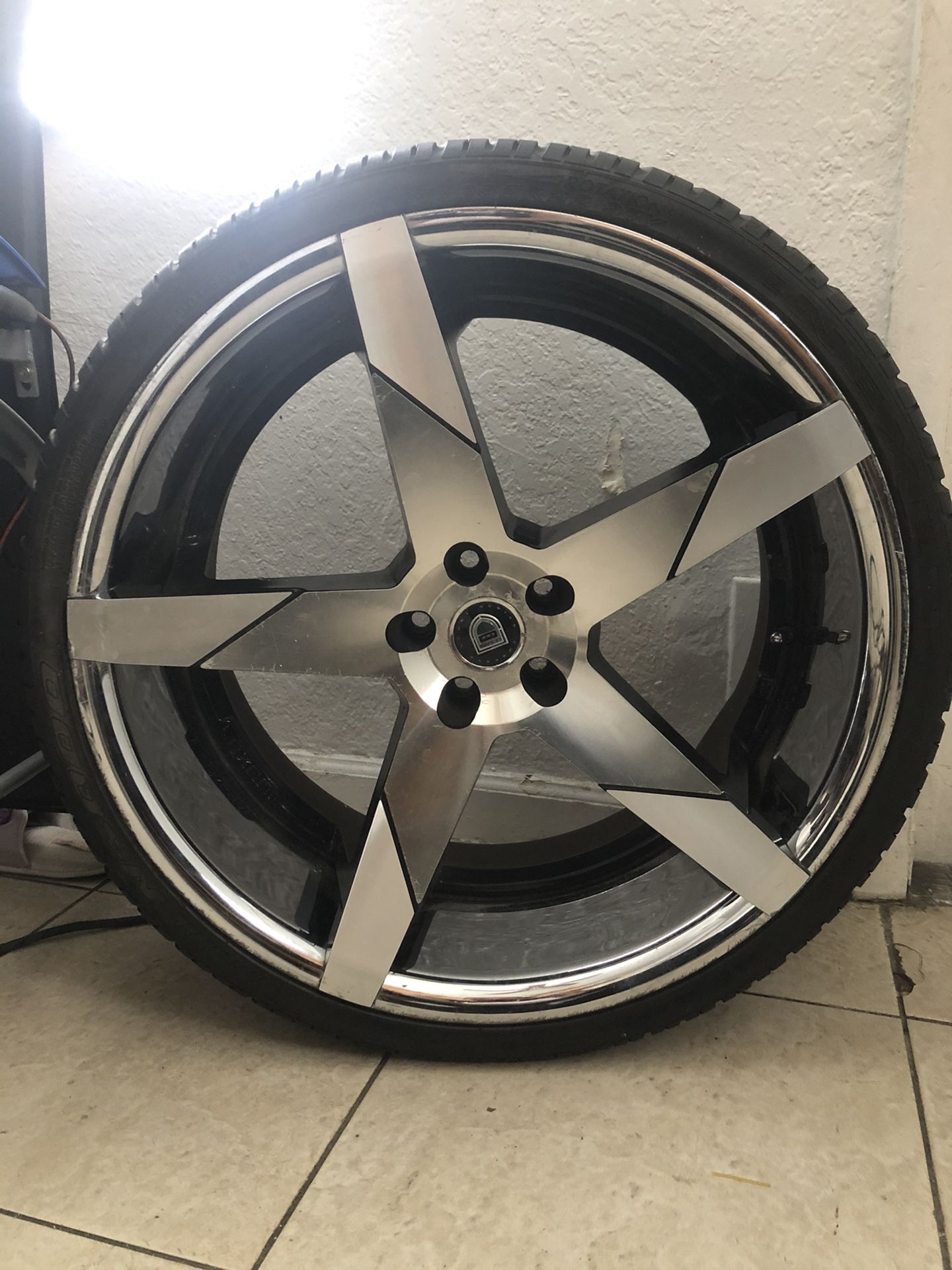 Lexani five star 22 inch rims 650$ nothing less for Sale in Miramar, FL ...