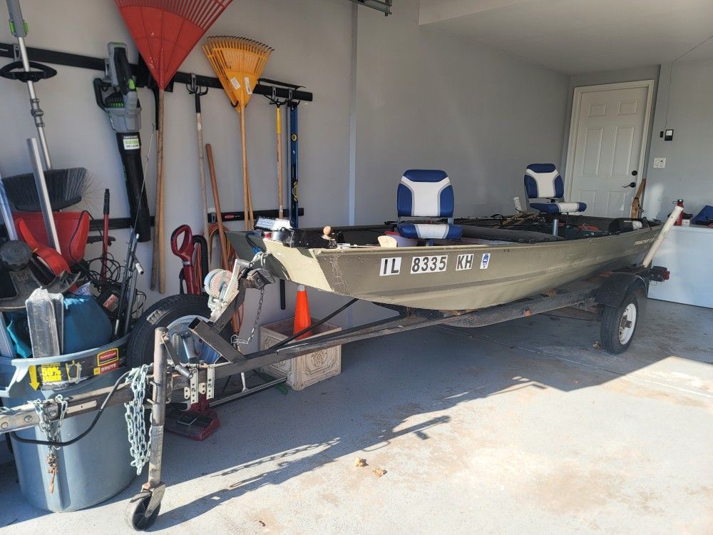 14' Tracker Jon Boat for Sale in Yorkville, IL - OfferUp
