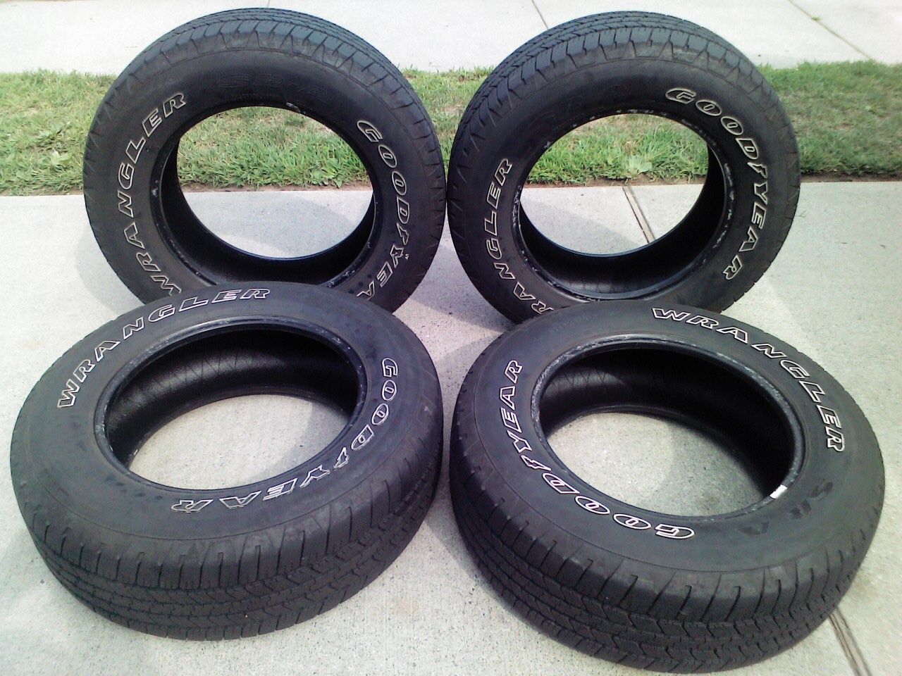 Goodyear Wrangler P265/65/R18 for Sale in Felton, DE - OfferUp
