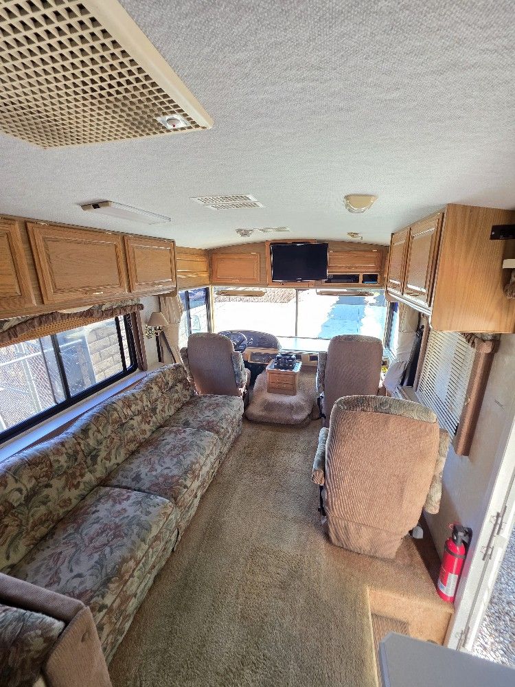 fleetwood bounder motorhome rv for Sale in Beaumont, CA - OfferUp
