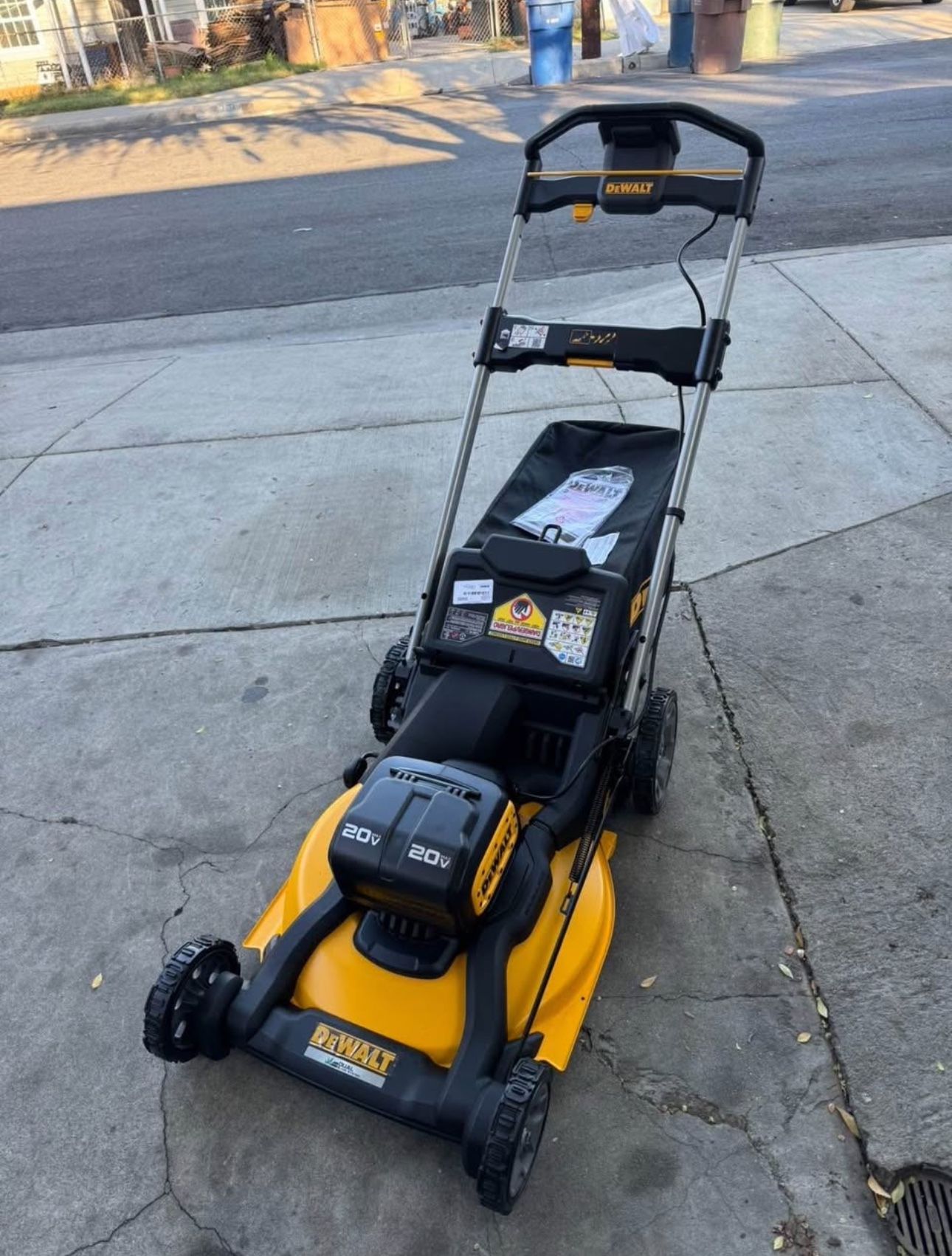 DEWALT 2x20V MAX 21 in. Cordless Battery Powered Push Lawn Mower Tool ...