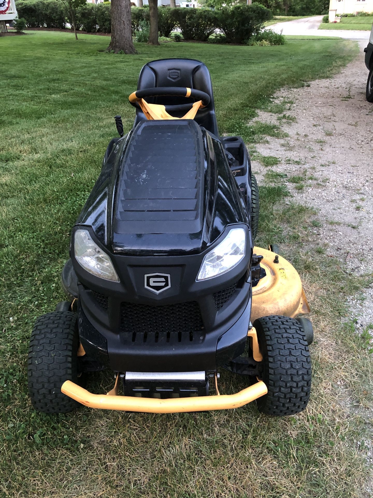 Craftsman tractor lawn mower 8200 pro series for Sale in Bartlett, IL ...