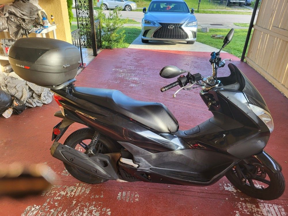 2015 Honda PCX 150CC for Sale in Fort Lauderdale, FL - OfferUp