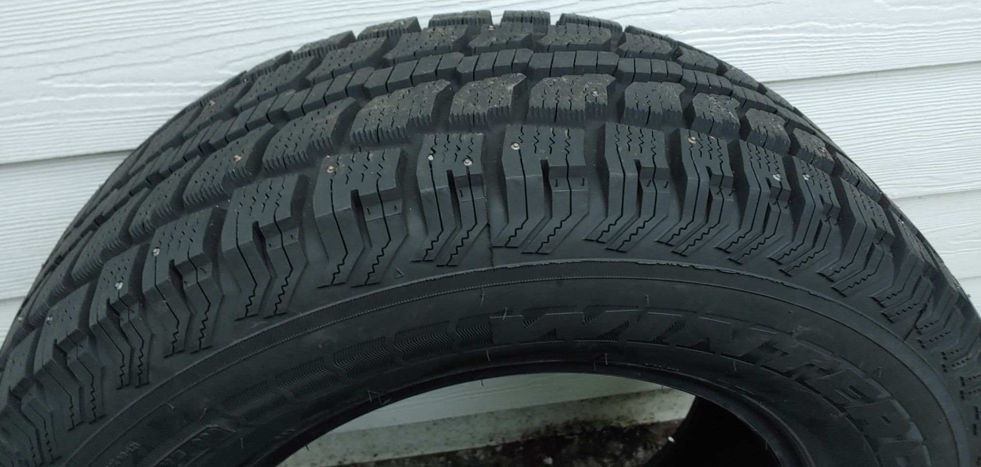 Set of 4: 275/65R18 Wintercat SST Radial Studded Snow tires for Sale in ...