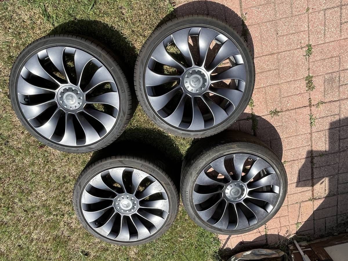 4 Tesla Model Y Performance Uberturbine 21-inch wheels and tire for ...