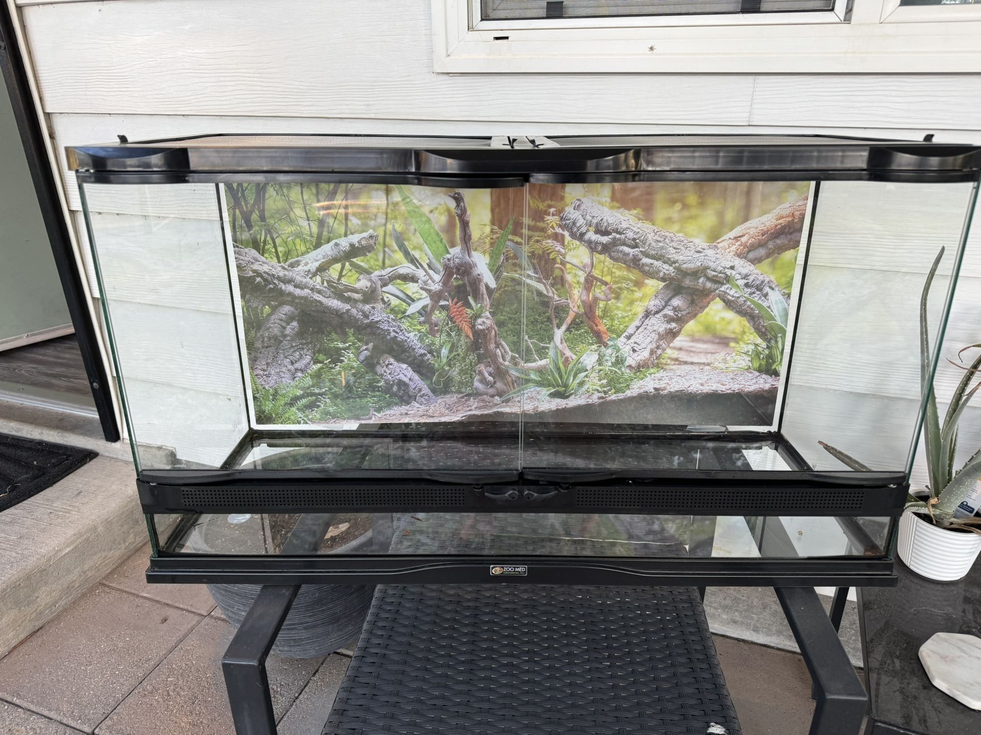 Zoo Med 25 Gallon Reptile Terrarium for Sale in Las Vegas, NV - OfferUp