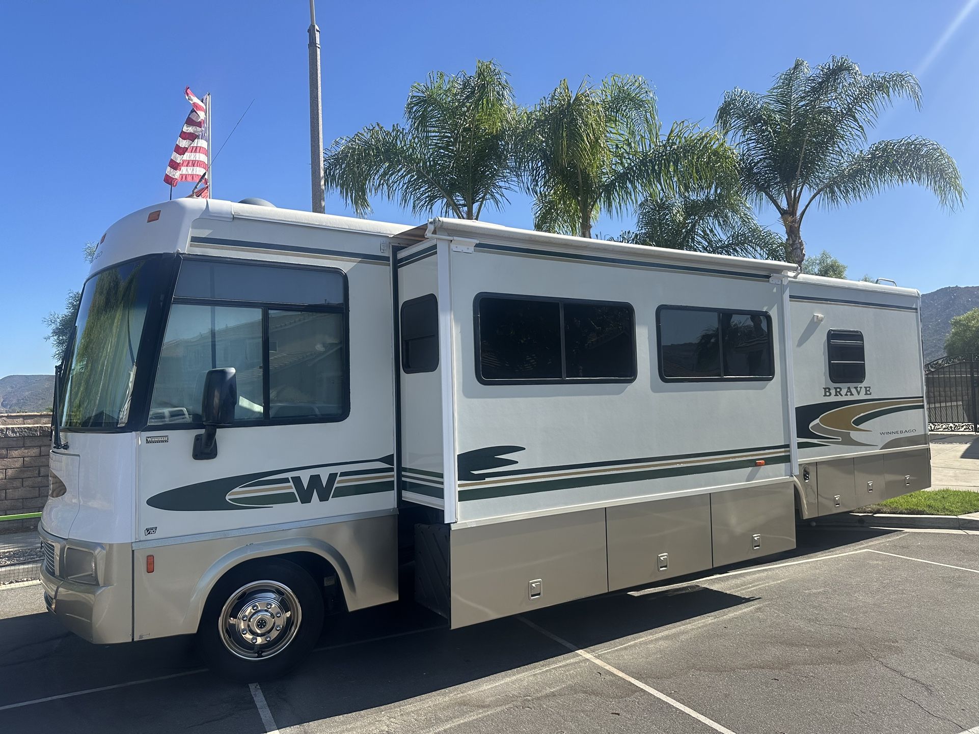 2002 Winnebago Brave for Sale in Murrieta, CA - OfferUp