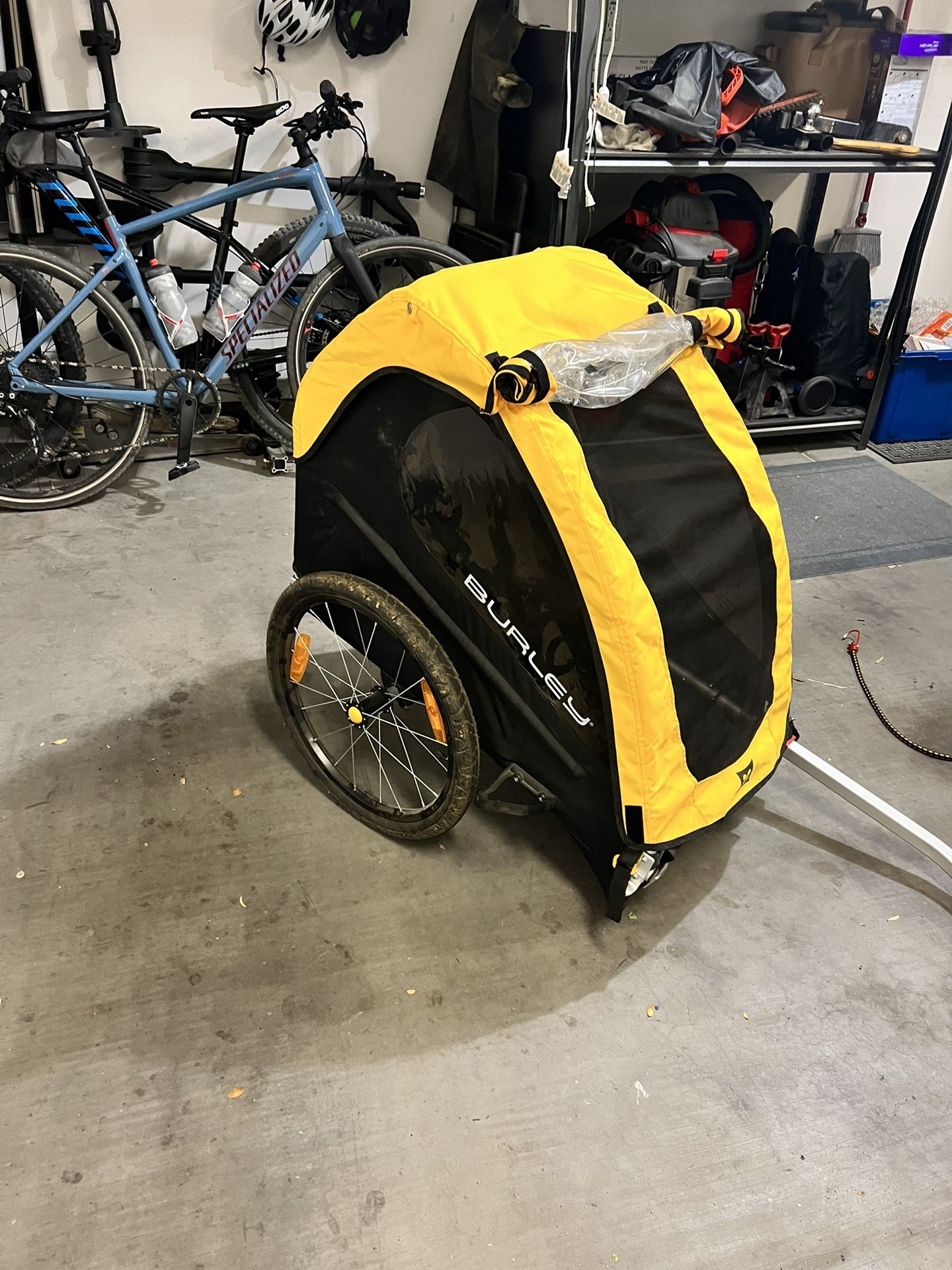 Burley Bee Single Kid Bike Trailer for Sale in Gilbert, AZ - OfferUp