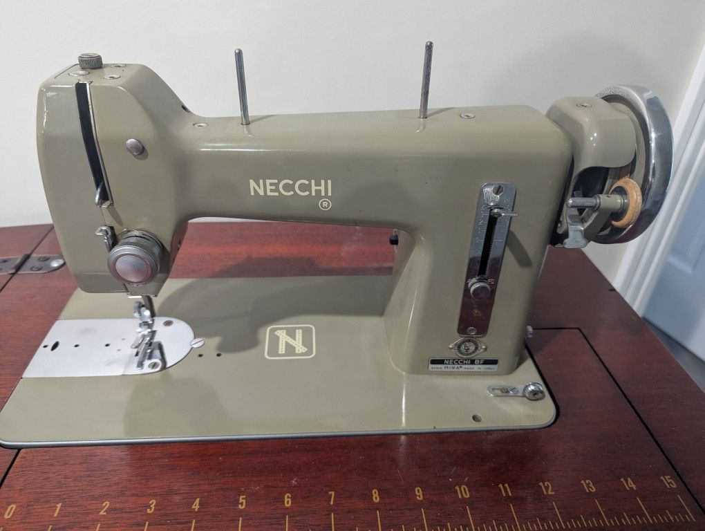 Necchi BF sewing Machine. In Beautiful Condition. Missing foot Pedal ...