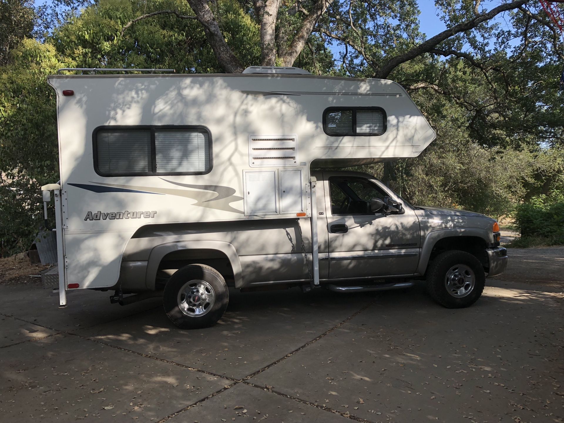 2005 Adventurer 810W Cabover Camper for Sale in Orangevale, CA - OfferUp