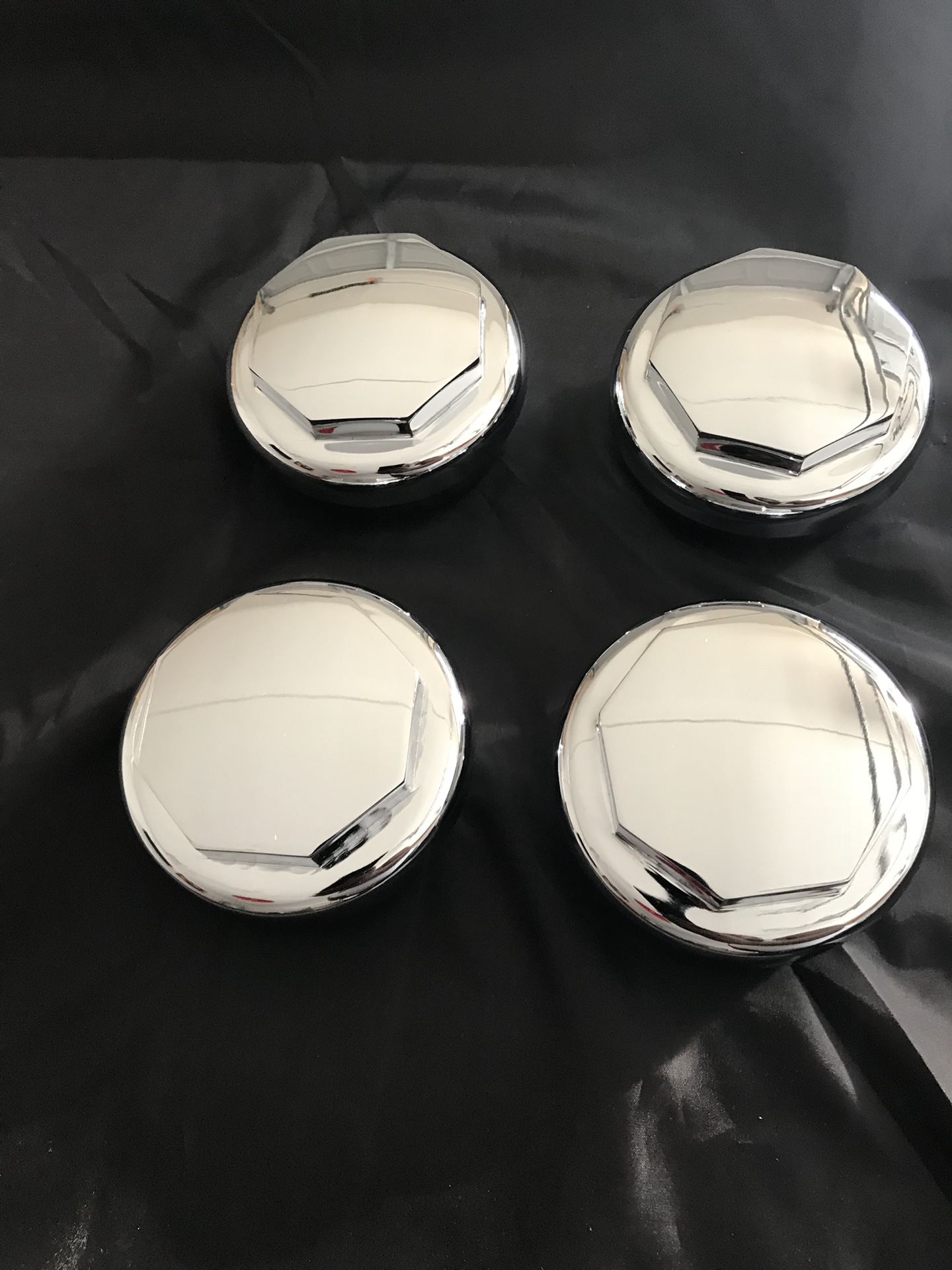 New Hexagon All Chrome Wire Wheel Knock offs for Sale in San Jacinto ...