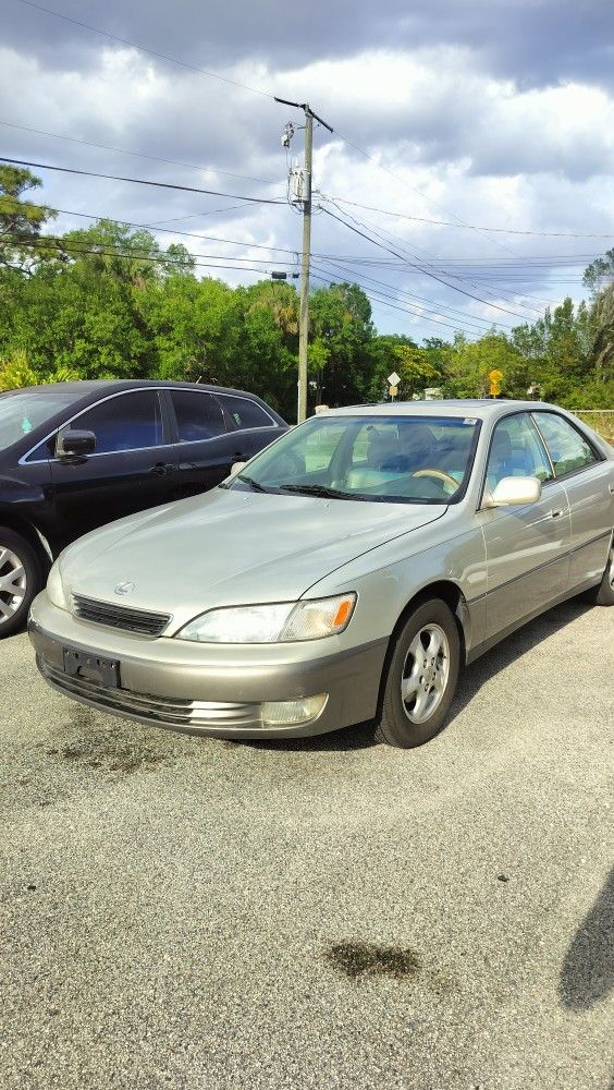 1998 Lexus ES 300 for Sale in Melbourne, FL - OfferUp