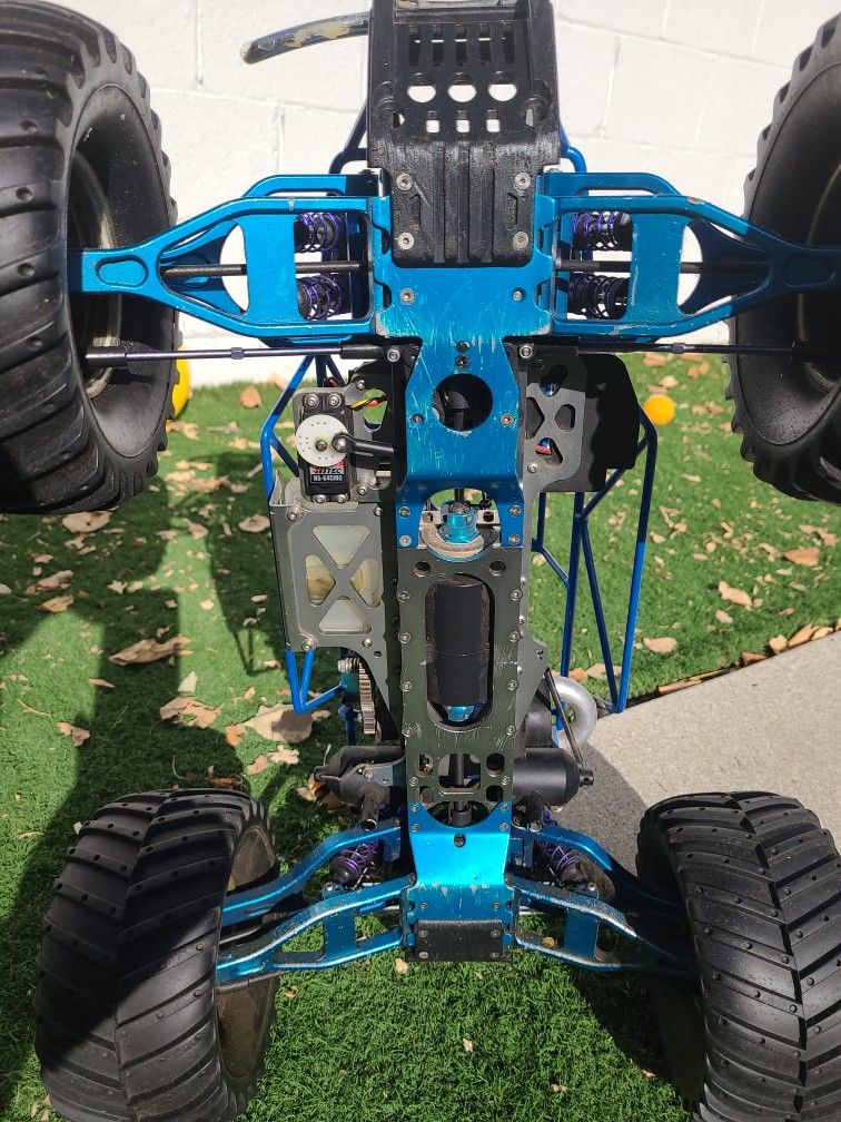 Team Associated MGT monster Truck Nitro Rc for Sale in Los Angeles, CA ...