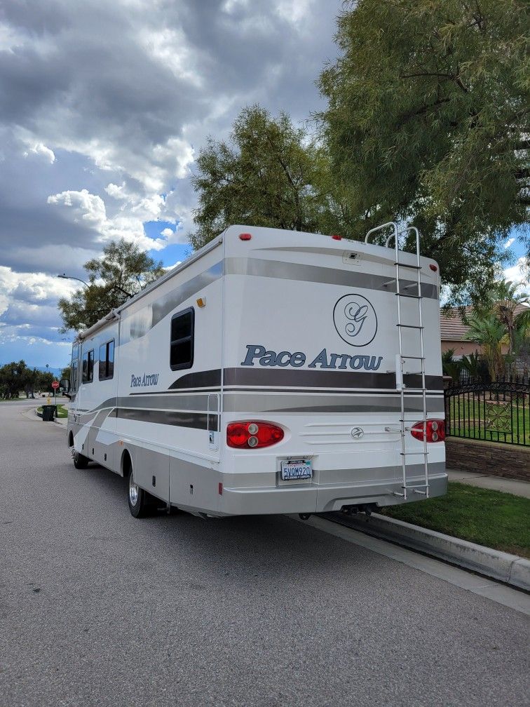 2002 Fleetwood Pace Arrow for Sale in Rancho Cucamonga, CA - OfferUp