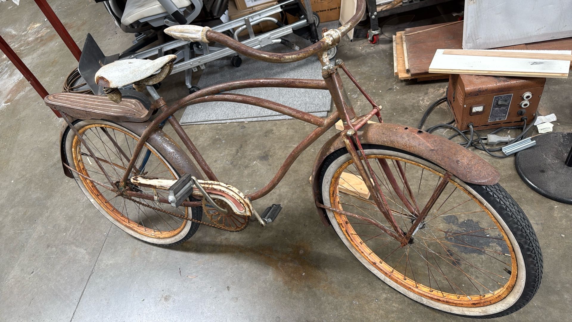 Vintage Old Bike. 1930s1940s. 26 Inch Rideable Bike. for Sale in Orange, CA - OfferUp