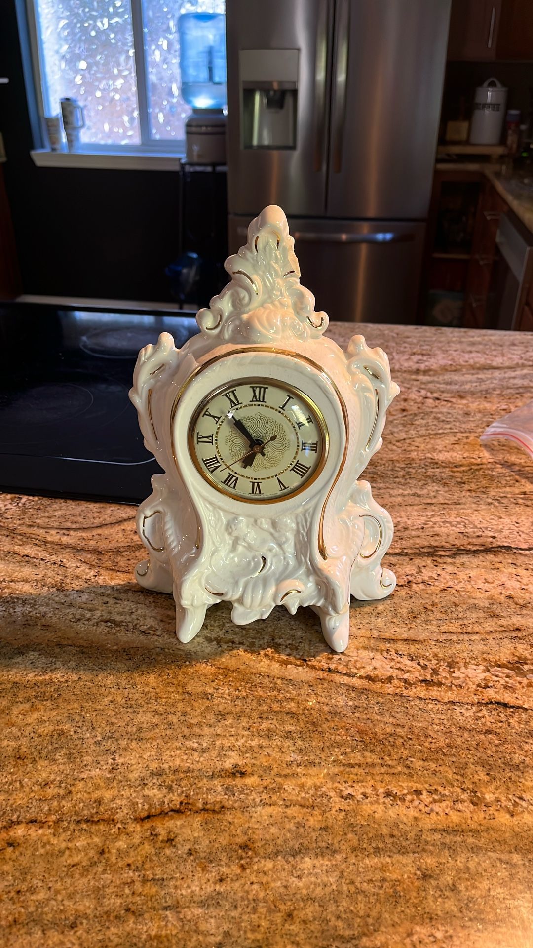Free- Vintage Clock (works) for Sale in Auburn, WA - OfferUp