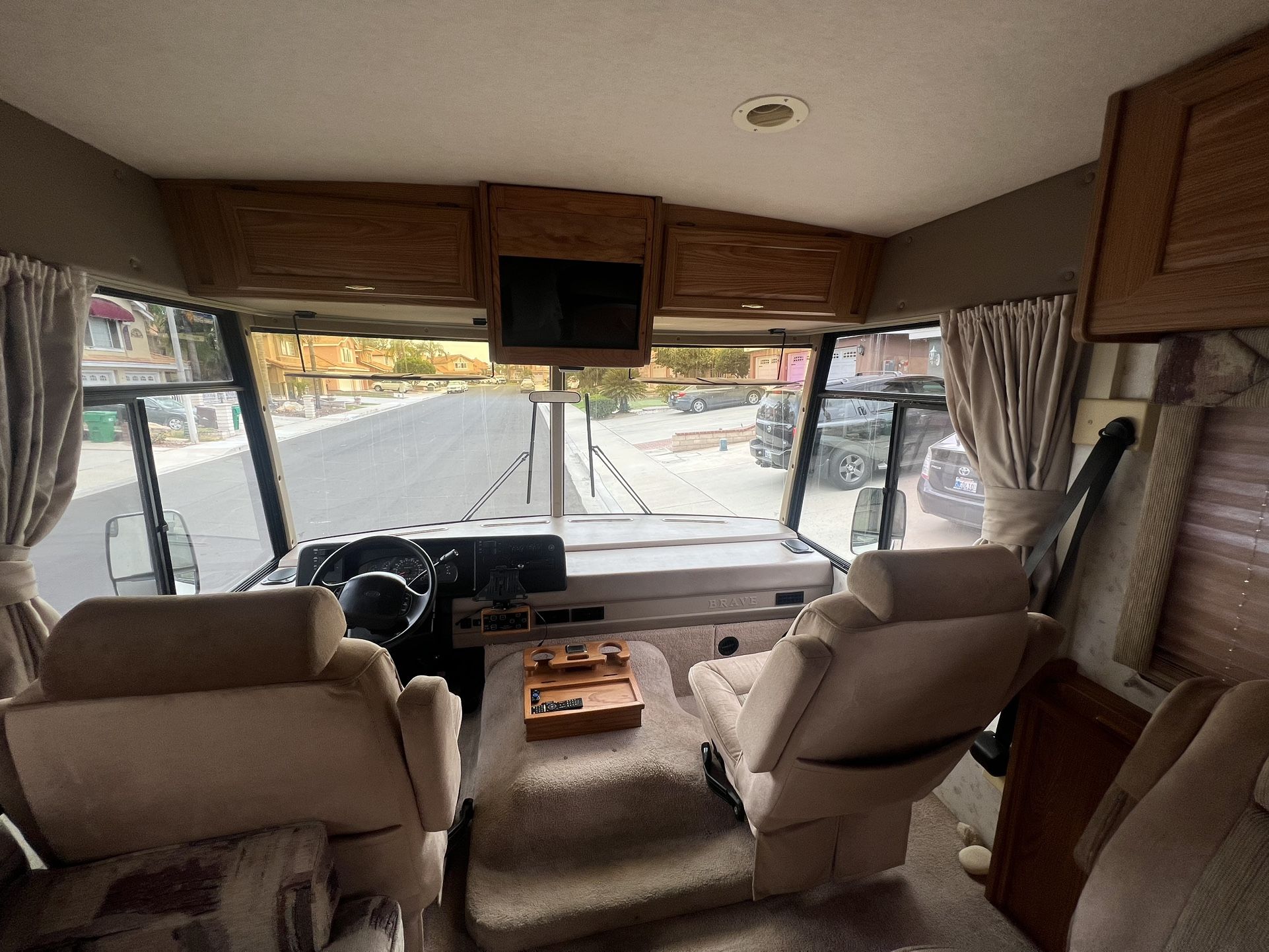 98 Winnabego Brave for Sale in Moreno Valley, CA - OfferUp