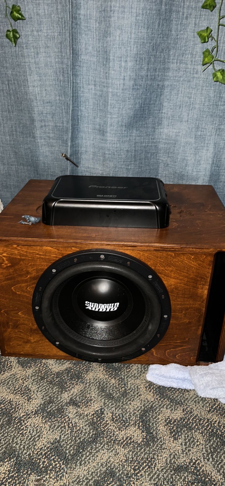 12 In. Subwoofer Including Box And Amp for Sale in Pearl City, HI - OfferUp