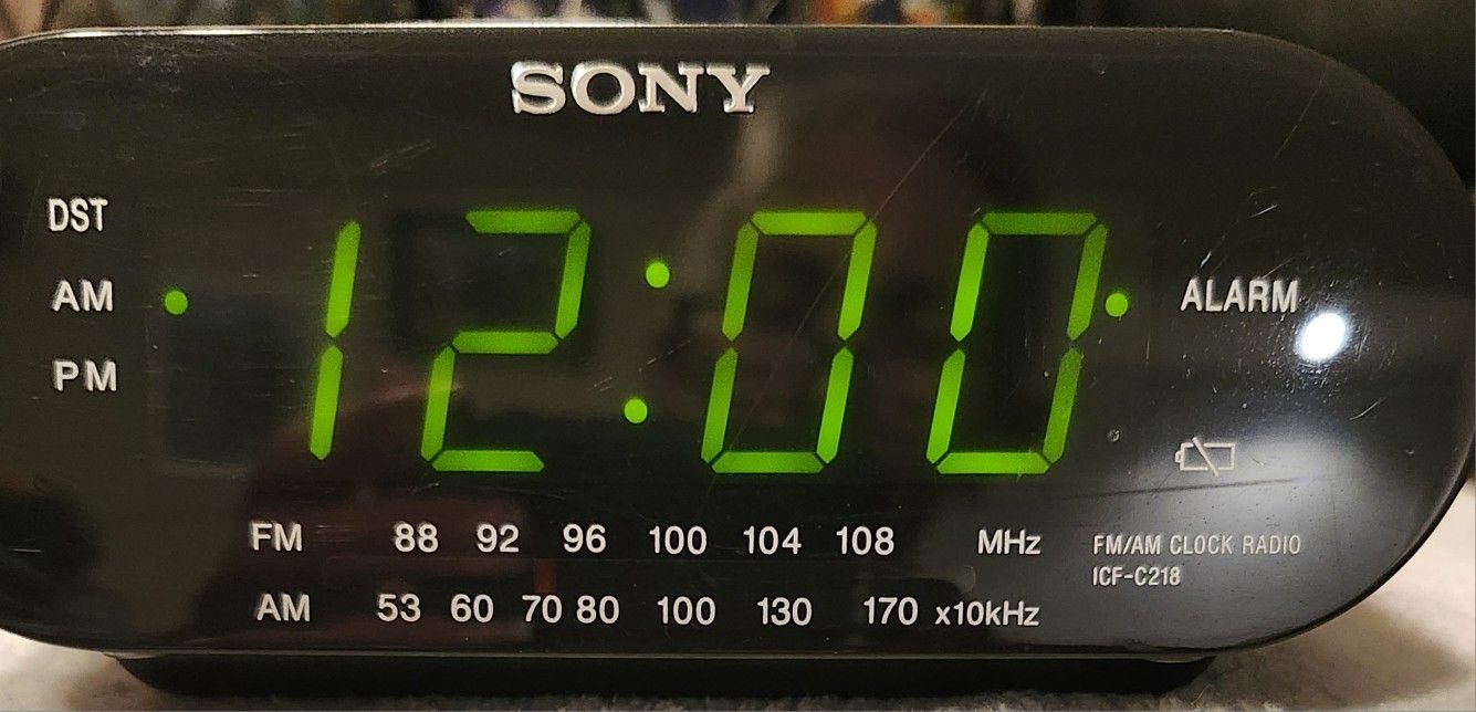 Sony Dream Machine Auto Time Set Alarm Clock with Buzzer and Radio ...