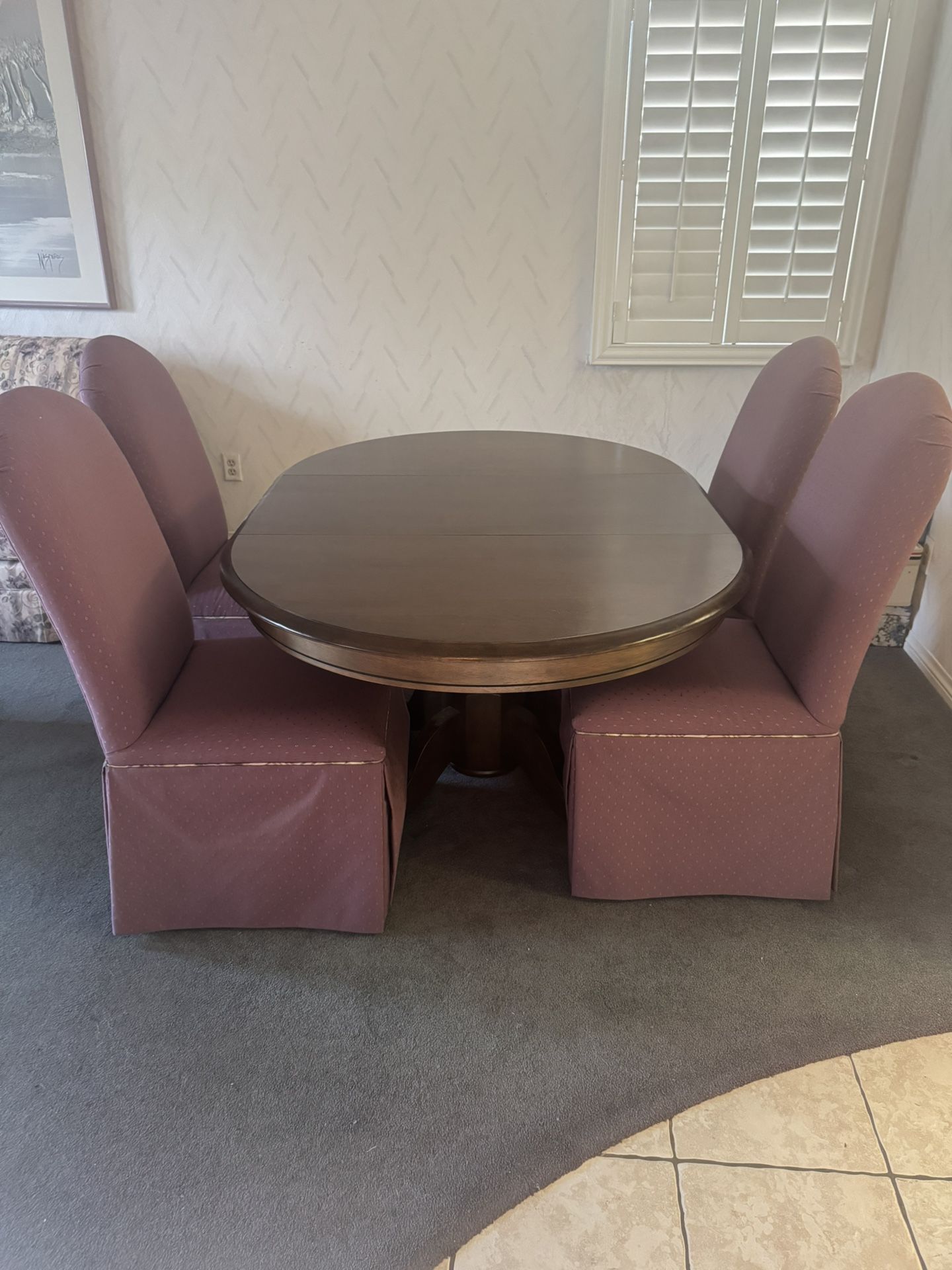 Round/Oval Dining Tablle for Sale in San Bernardino, CA - OfferUp