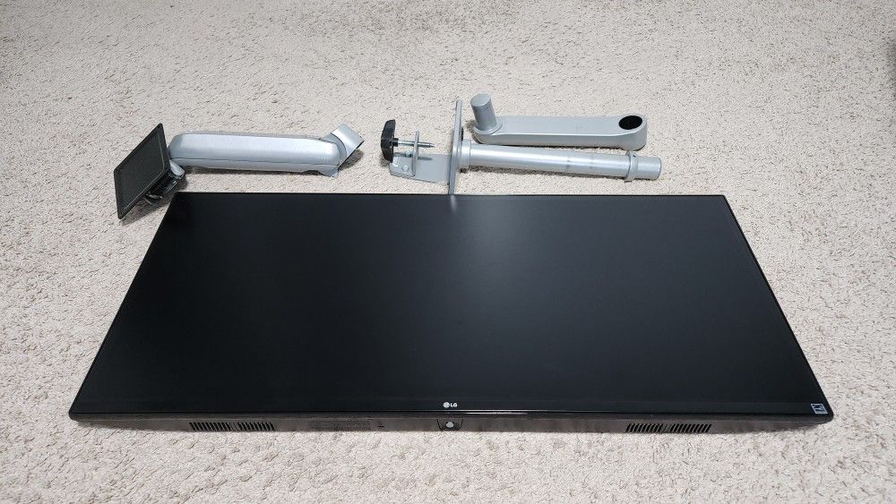LG 34" Ultra Wide With Mount for Sale in Marysville, WA - OfferUp