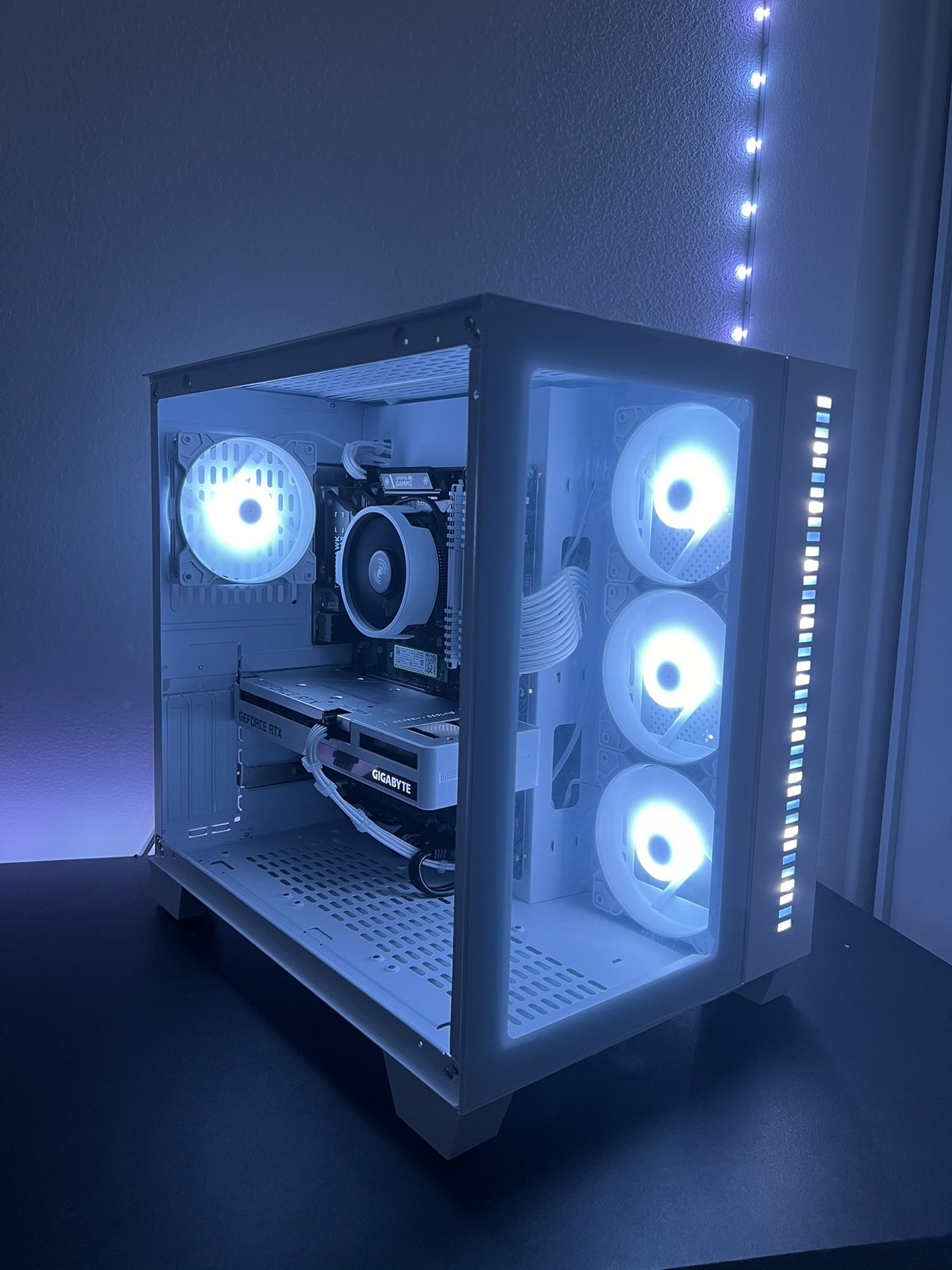 WHITE RGB GAMING PC for Sale in Palmdale, CA - OfferUp