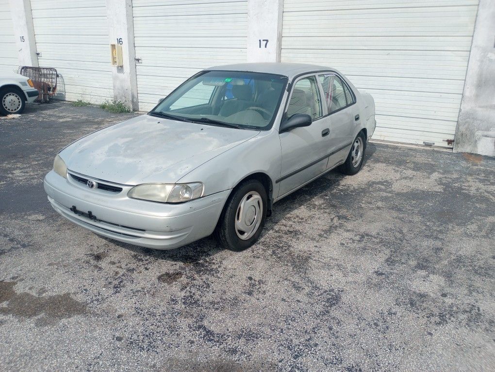 Sliver Toyota Corolla Ce 1999