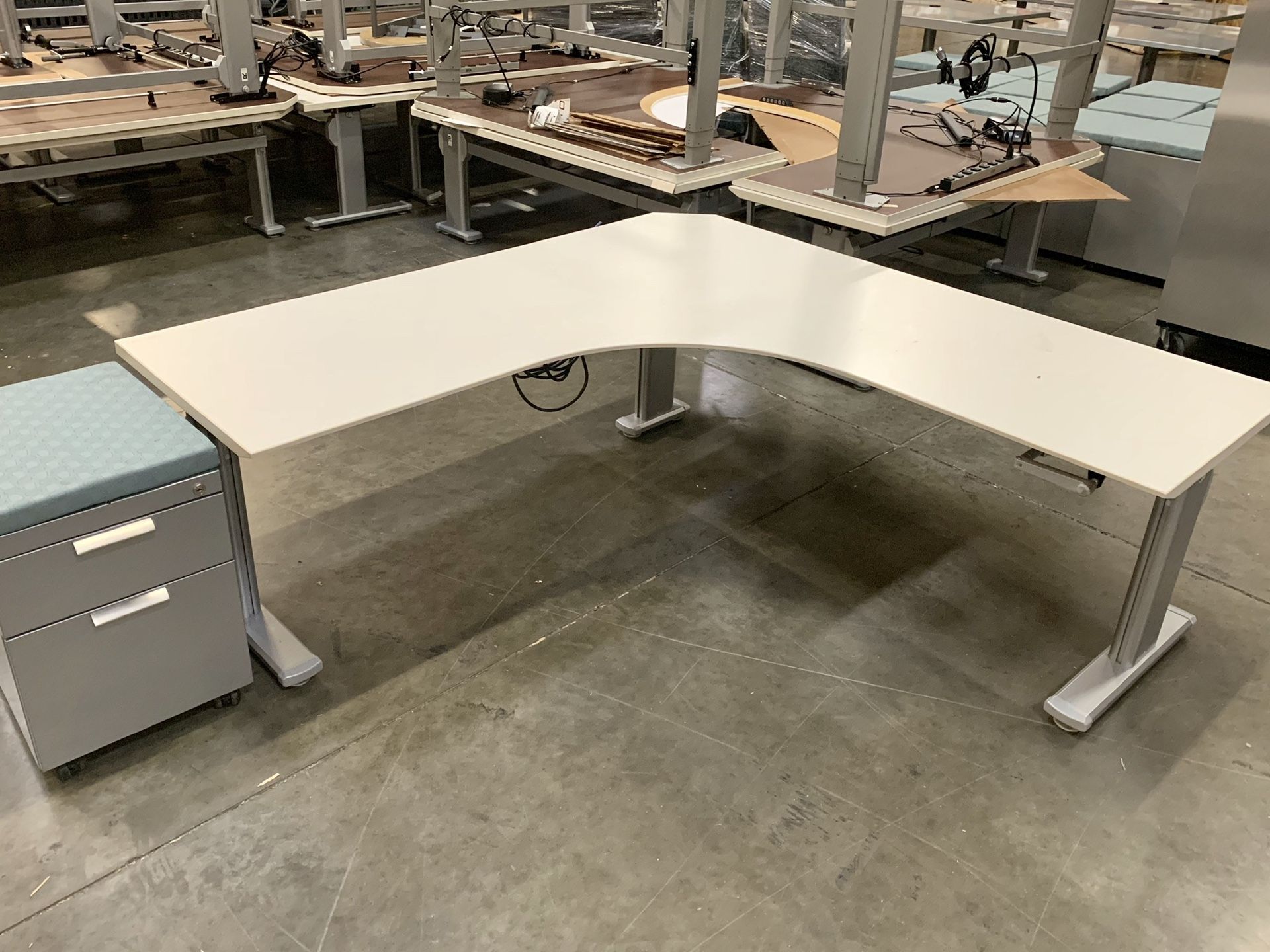 Steelcase crank adjustable corner work table, size 24 x 66 x 66 x 24 ...