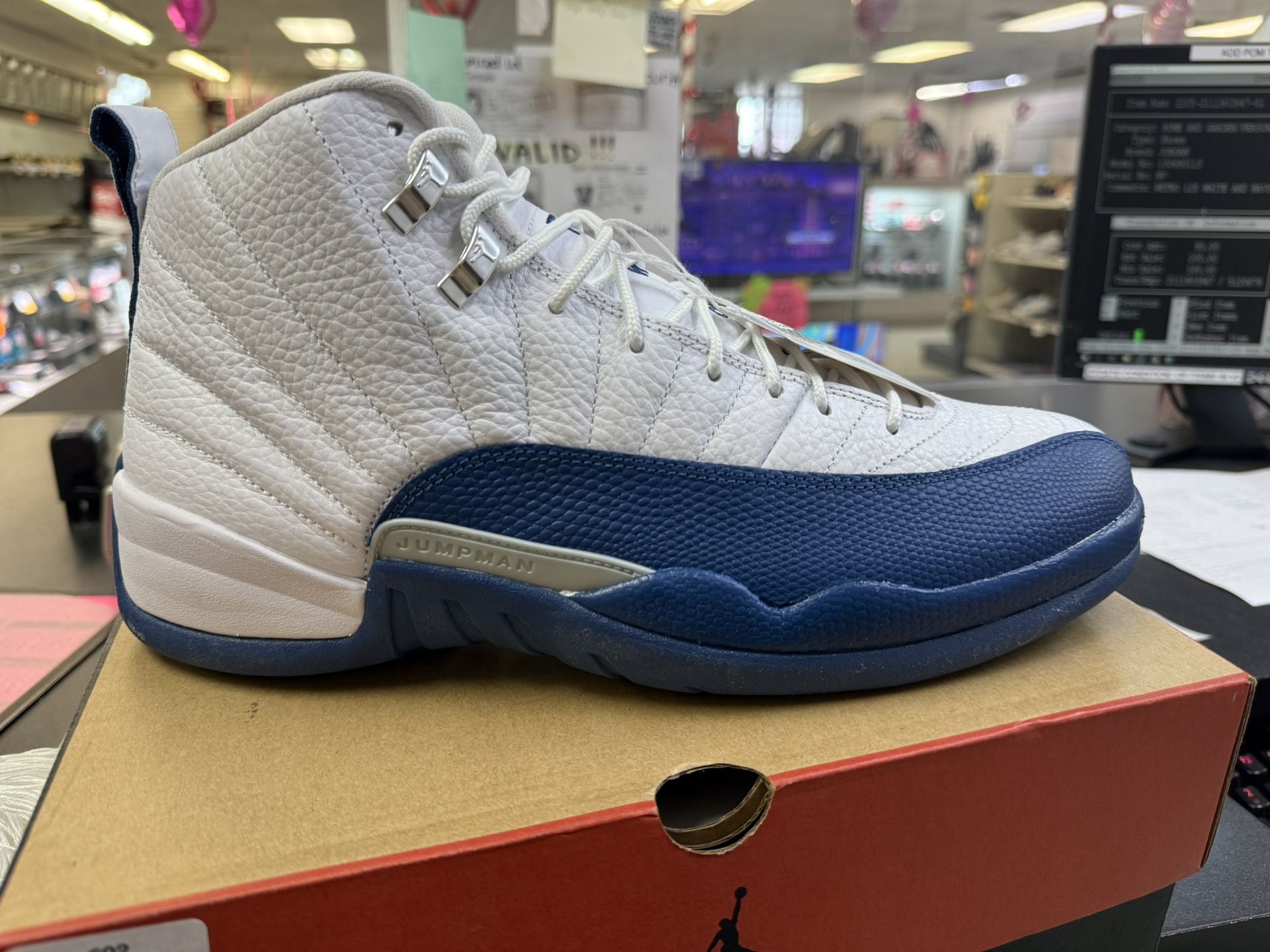 Navy And White Retro 12s Size 12 for Sale in Houston, TX - OfferUp