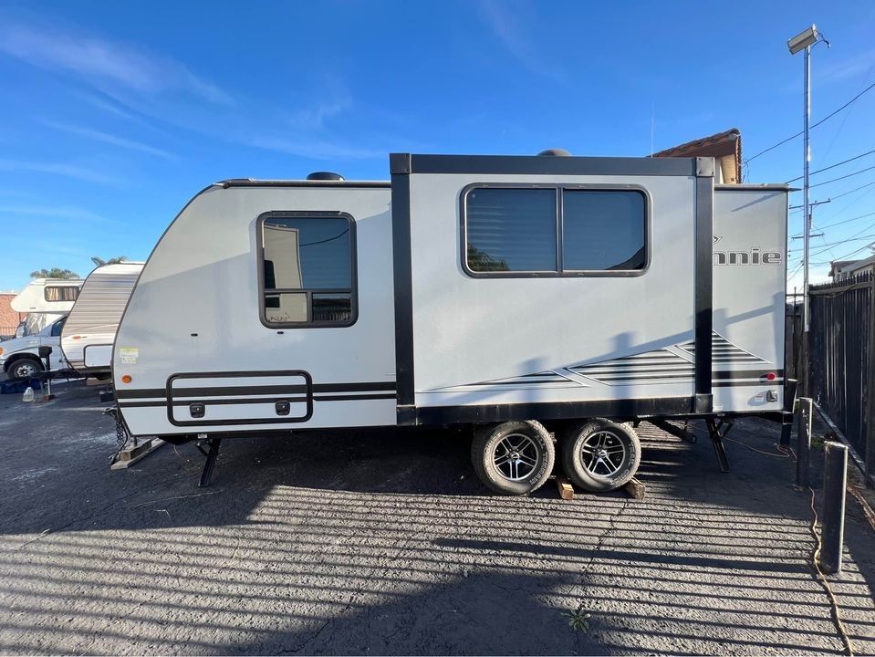 2020 Winnebago Micro Minnie 2108 DS for Sale in San Diego, CA - OfferUp