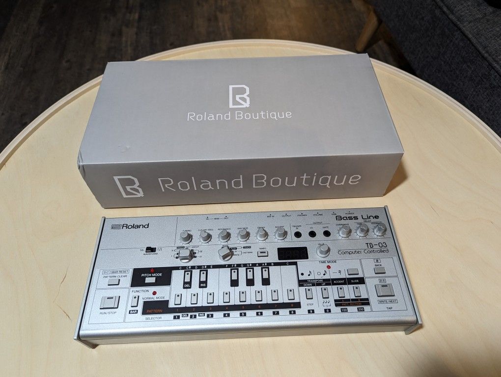 Roland Boutique TB-03 Bass Line Synthesizer Drum Machine Rhythm Synth ...
