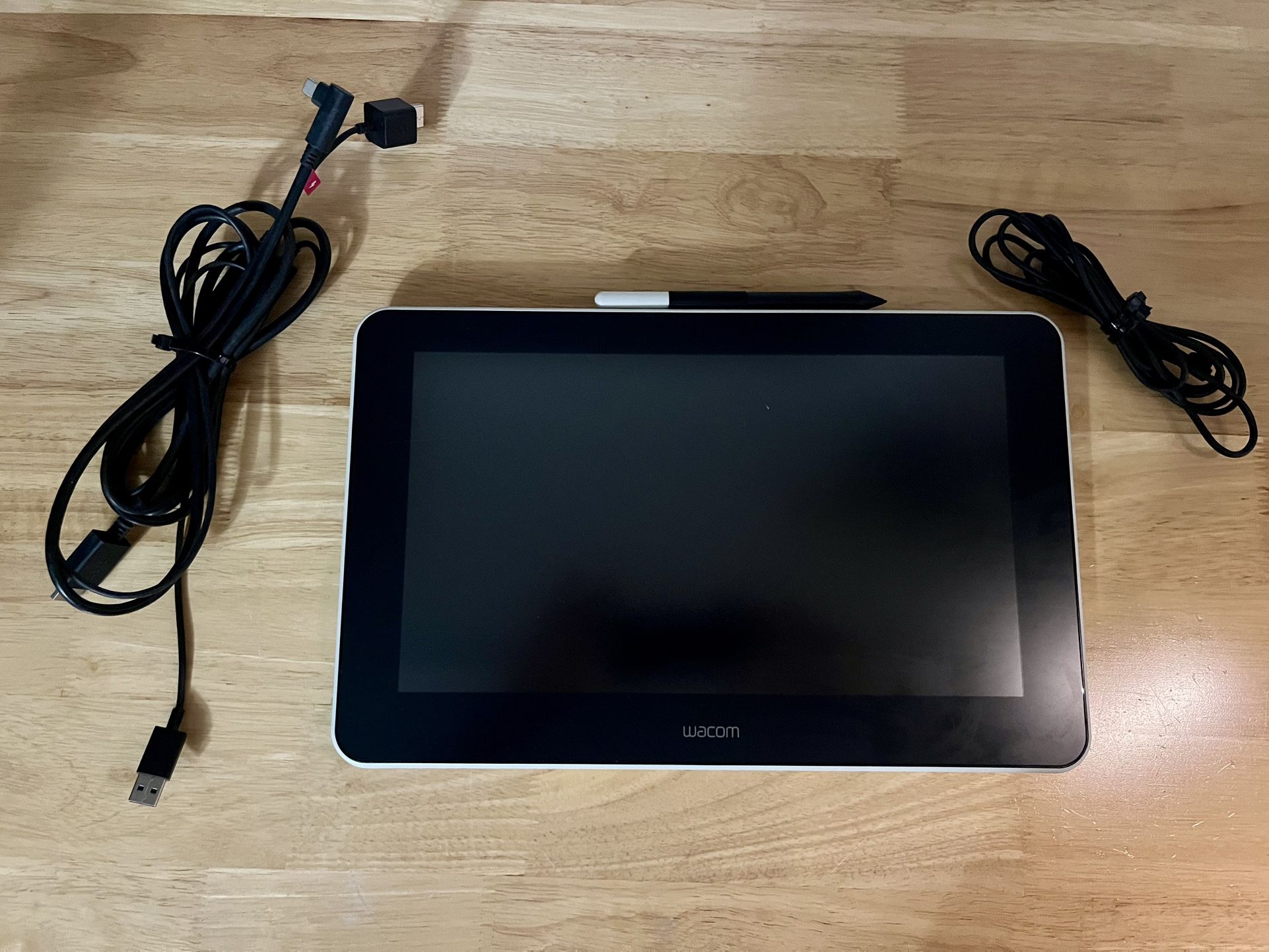 Wacom One Creative Pen Display Drawing Tablet 13.3” Graphics Monitor for Sale in Wellington, FL ...