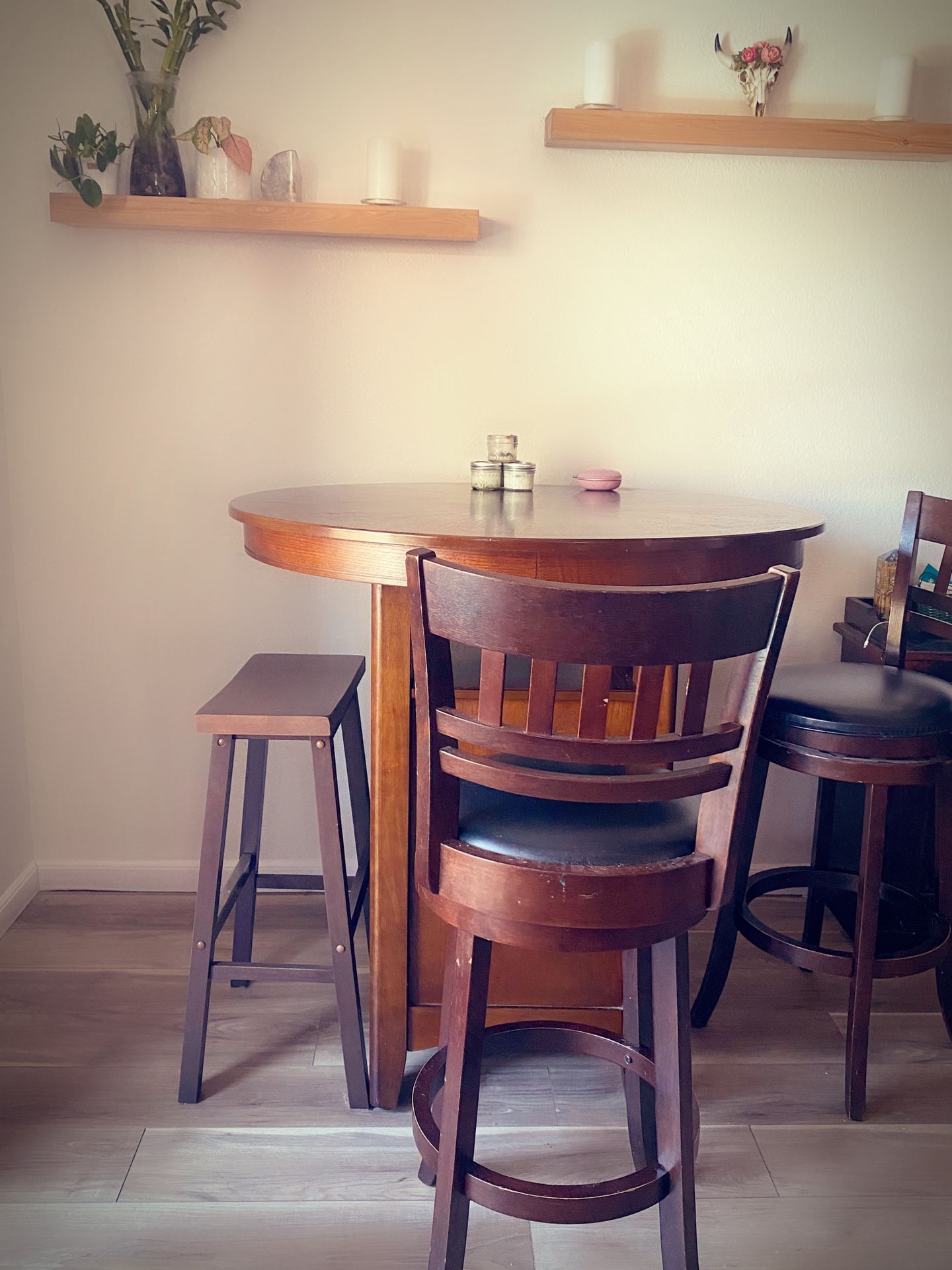 Four person bar table with stools for Sale in San Diego, CA - OfferUp
