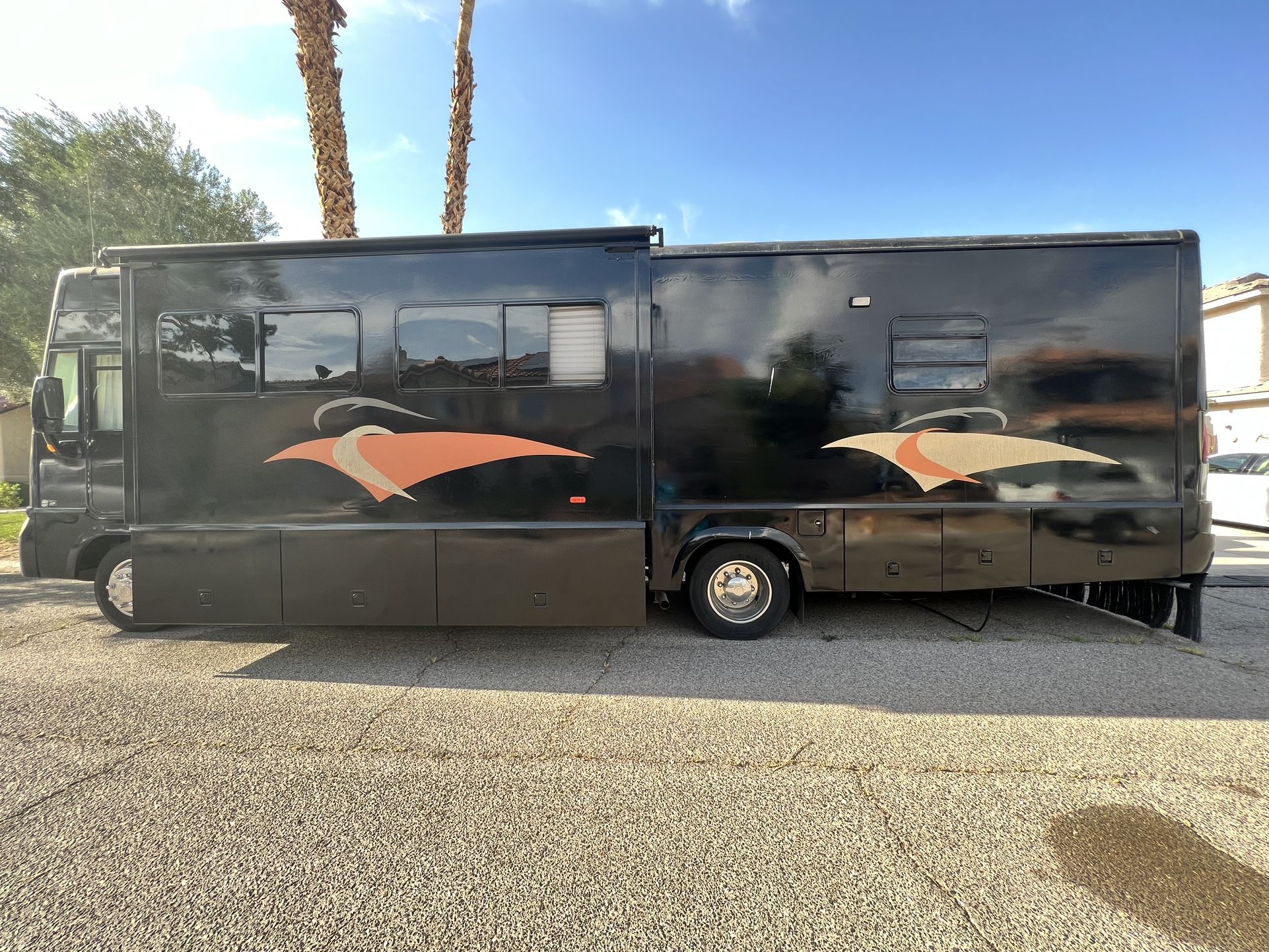 2004 Itasca Suncruiser Class A 33 Ft for Sale in Las Vegas, NV - OfferUp