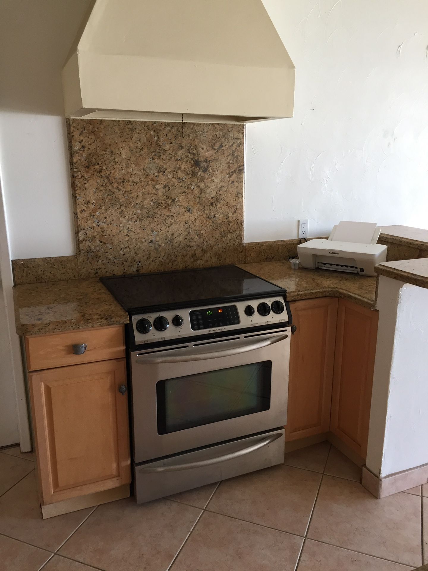 Frigidaire Glass Top Range Gallery Model for Sale in Fort Lauderdale ...