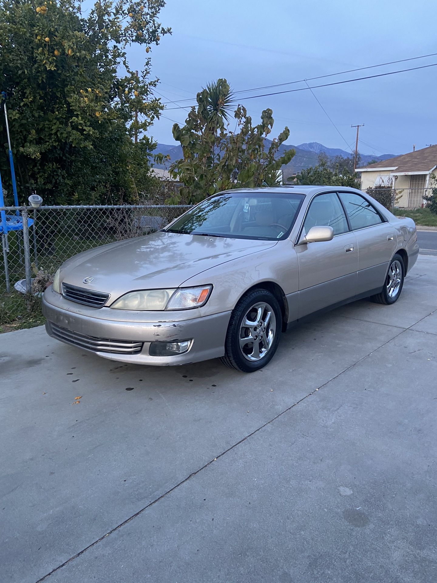 2001 Lexus ES 300 for Sale in Redlands, CA - OfferUp