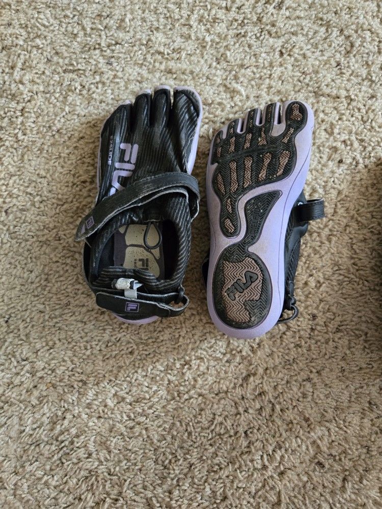 Women's Running Skele Toe Shoes for Sale in New Braunfels, TX - OfferUp