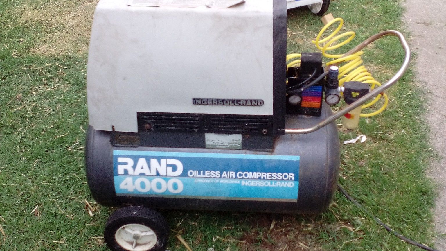 2.5HP Ingersoll-Rand 12 gallon air compressor 4000 for Sale in Stockton ...