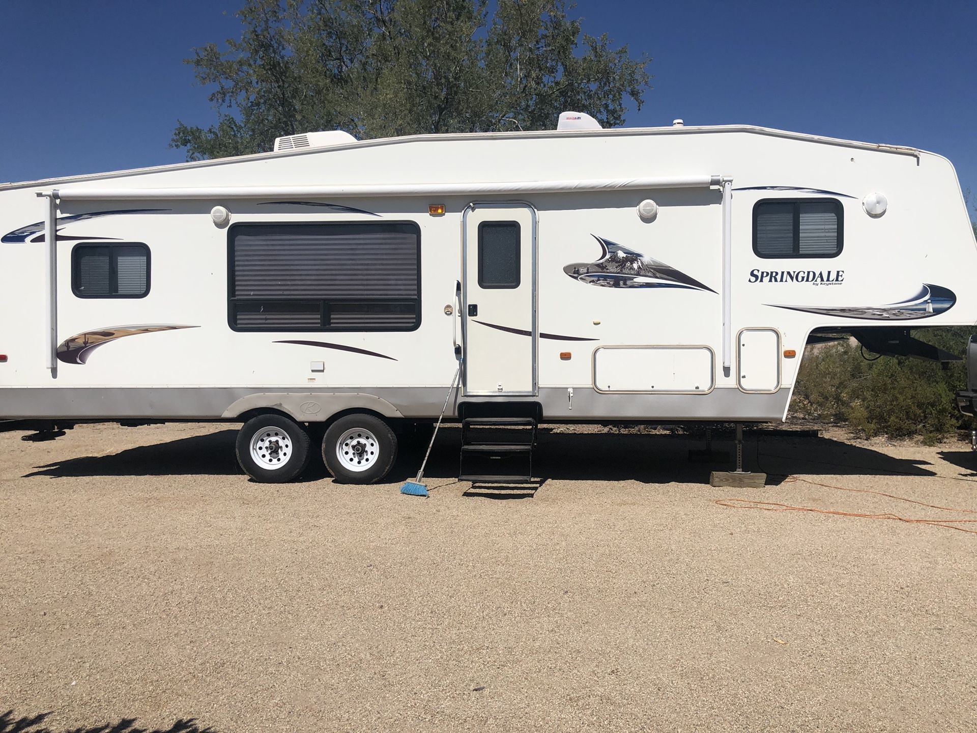 2010 Keystone RV Springdale 5th Wheel for Sale in ELEVEN MILE, AZ - OfferUp