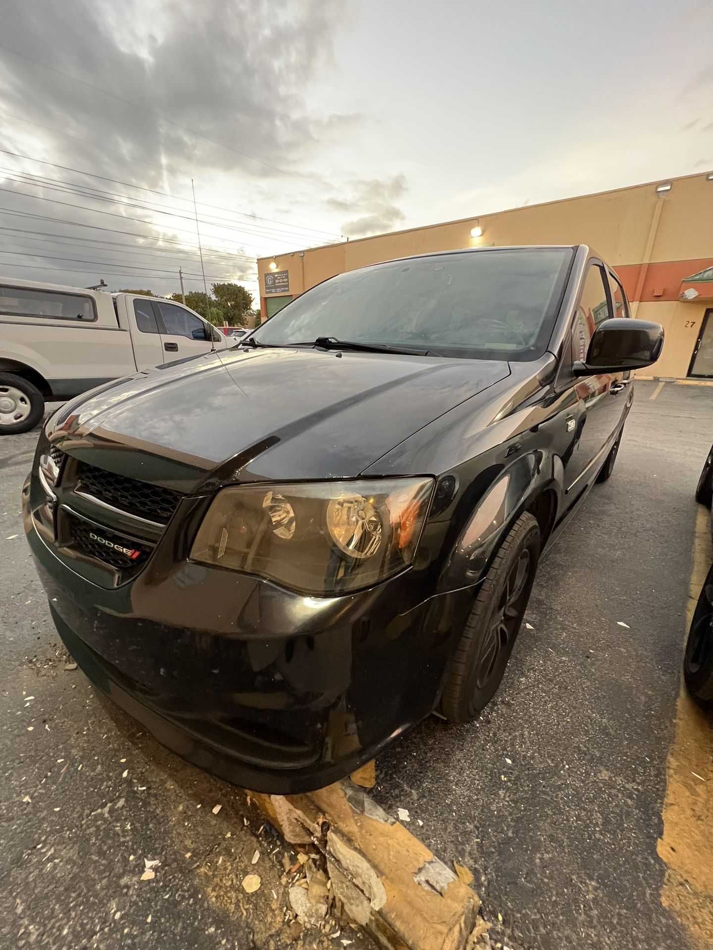 2014 Dodge Caravan/Grand Caravan for Sale in Miami, FL - OfferUp