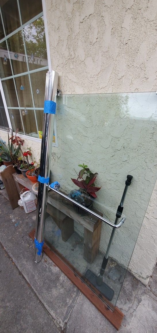 Glass Chawer Doors W Frame And 65 Stradar Hait For Tub for Sale in ...