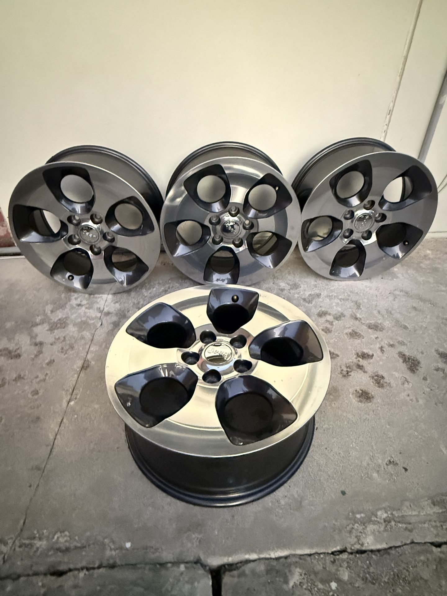 18 Inch OEM Jeep Rims for Sale in Hollywood, FL - OfferUp
