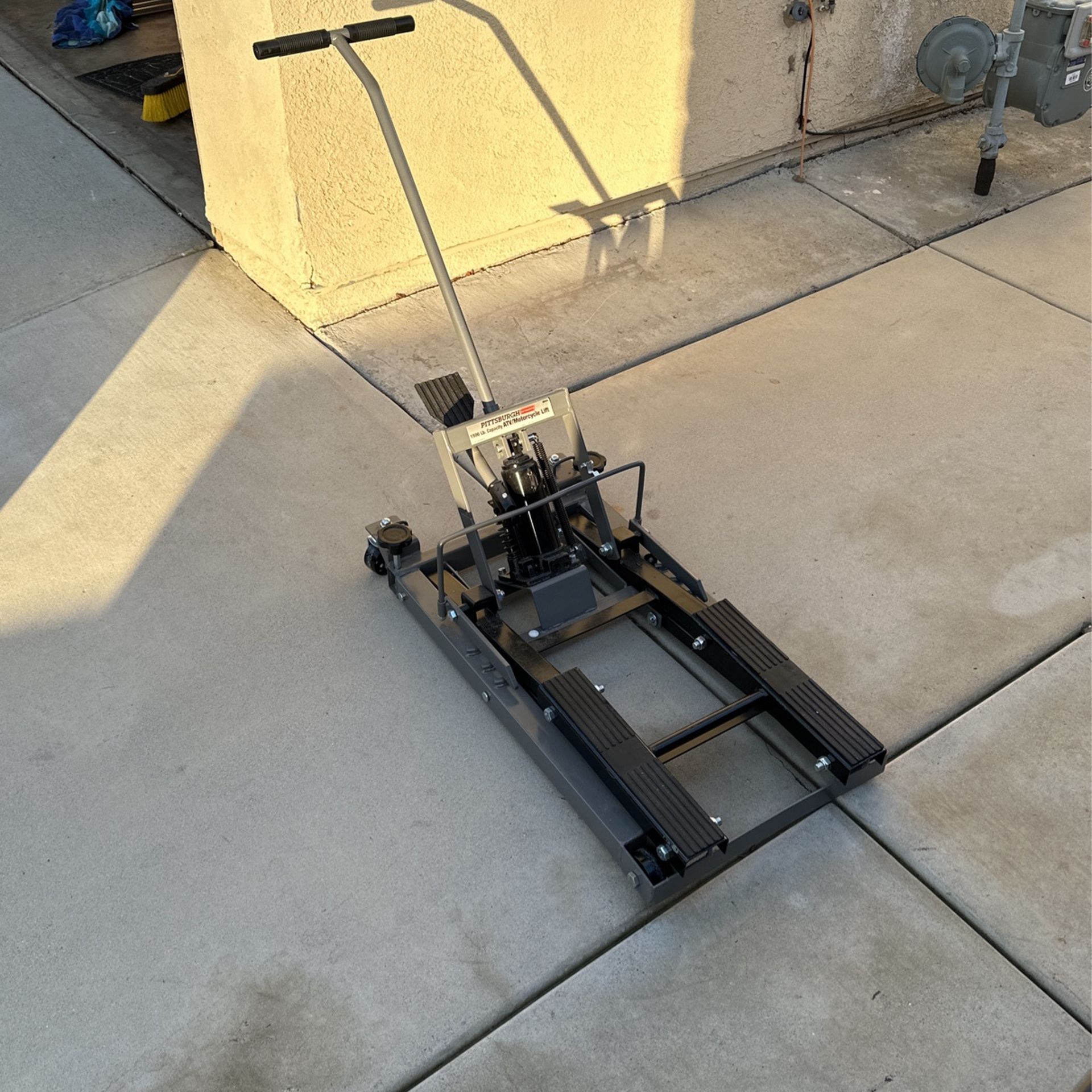 Pittsburgh Jack Lift for Sale in Rancho Cucamonga, CA - OfferUp
