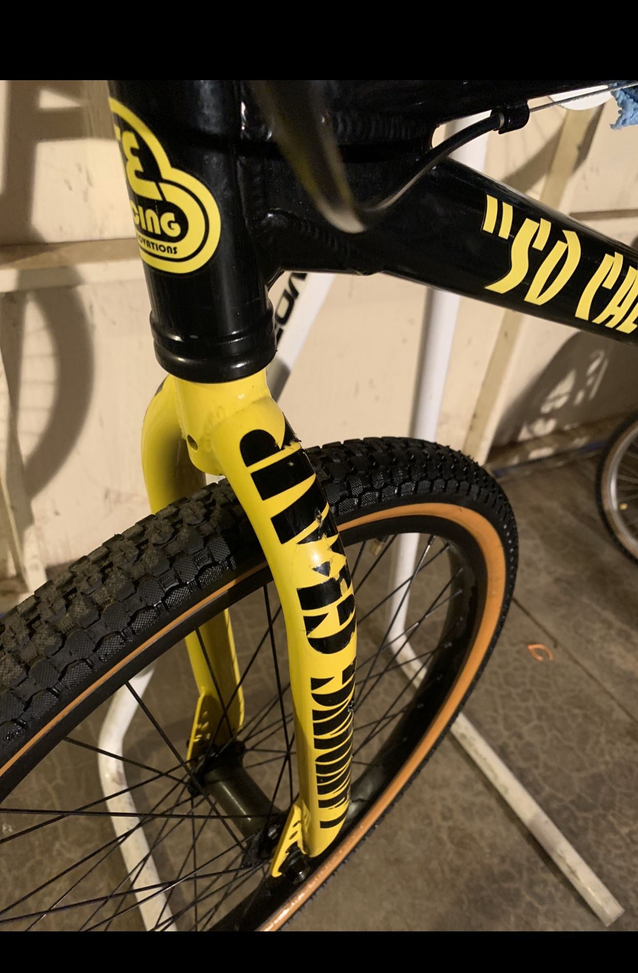 SE SO CAL FLYER-2011 BLACK & YELLOW LAKERS!! for Sale in Fontana, CA ...